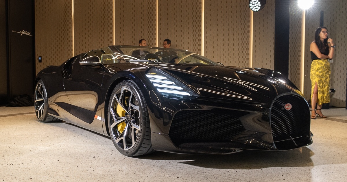 Bugatti W16 Mistral xuất hiện tại Singapore