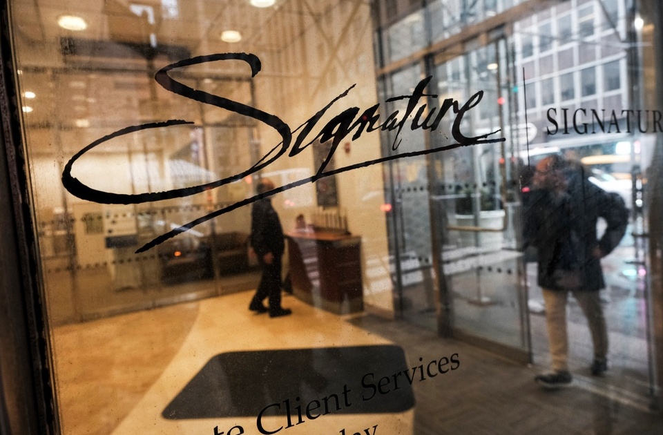 Mỹ điều tra ngân hàng vừa phá sản