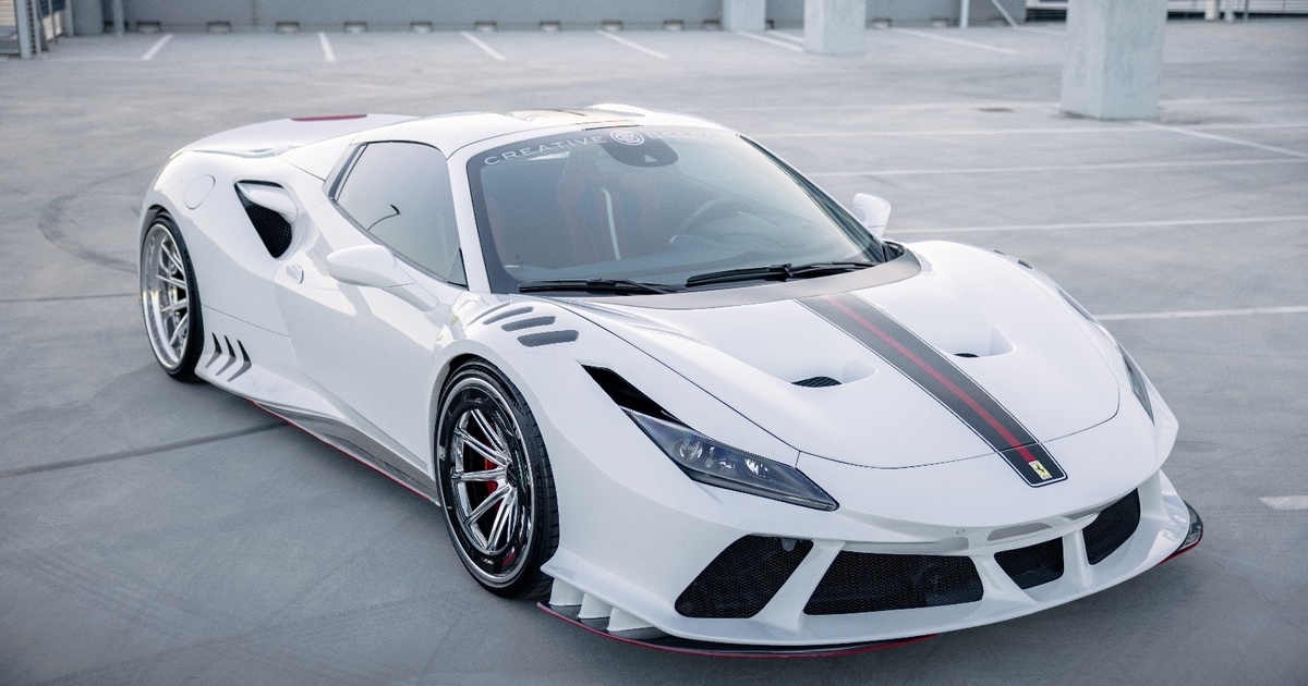 Cận cảnh Ferrari F8 Spider Bespoke Carbon Widebody độc nhất thế giới