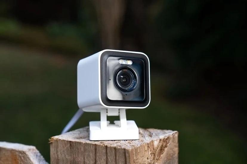 Bỗng dưng nhìn được camera trong nhà người khác